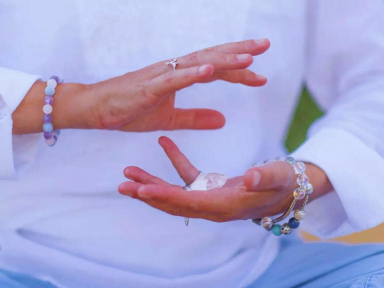How to manifest money in your life: Apply ‘Money Vibration Theory’ that ...