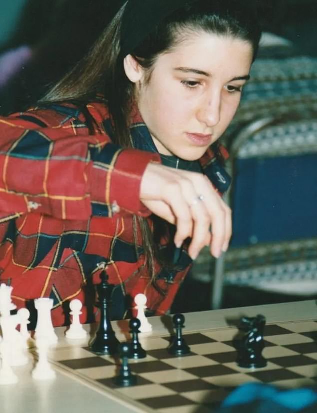 Rachel Reeves' claim to be a junior chess queen is challenged