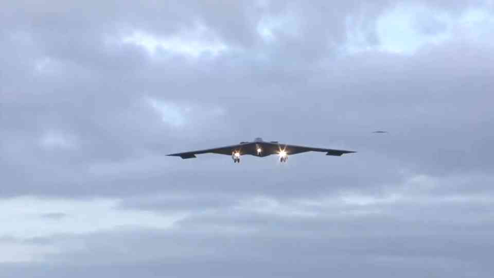 How the USAF’s Spaceship Bombers Turned a Sunset Into Pure Cinema