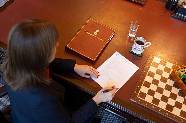 Rachel Reeves' claim to be a junior chess queen is challenged
