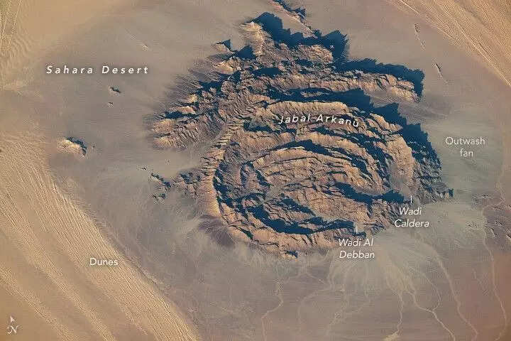 NASA shares stunning ISS image of ring-shaped Jabal Arkanu in Libya's ...