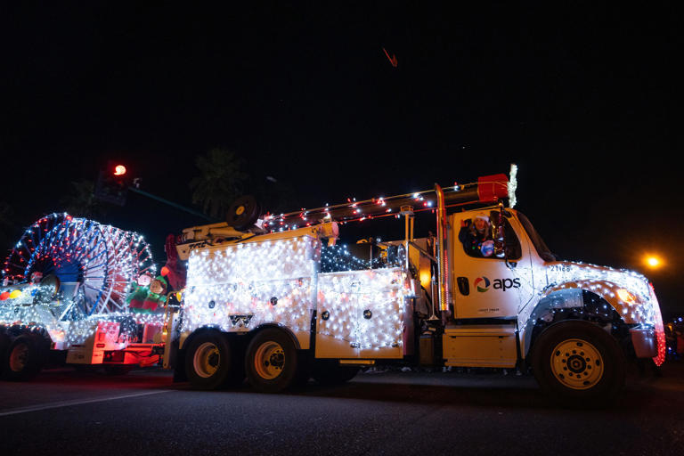 These Phoenix streets are closed for 2026 APS Electric Light Parade