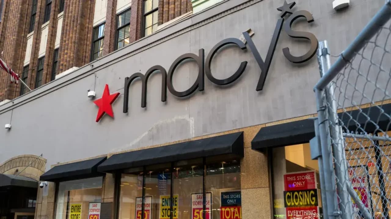 Macy’s Lifts Sales, Profit Outlook Again – But CEO Warns Holiday Shoppers Are Still Hesitant