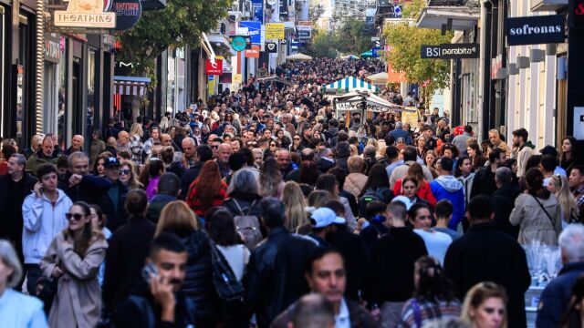 Επιδόματα ΟΠΕΚΑ: Όλα τα ποσά και οι ημερομηνίες πληρωμής