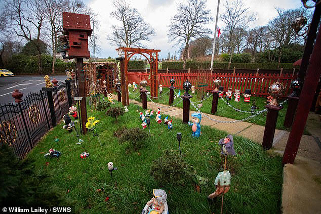 Couple whose 'tacky' garden ornaments sparked a war with neighbours win ...