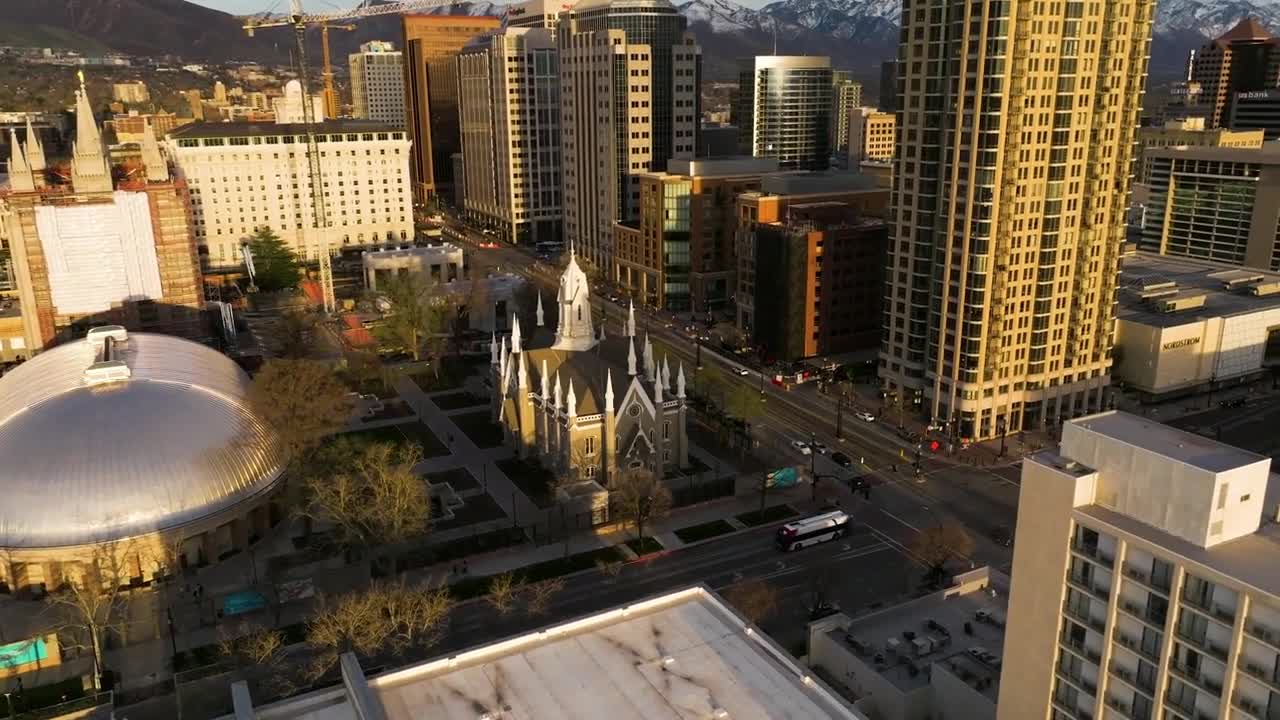 Salt Lake City, Utah: Drone Explores Temple Square