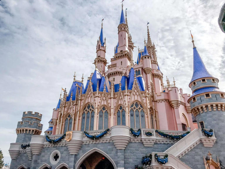30 Tips For Visiting Disney World at Christmas time