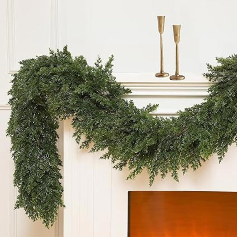 Alex Jones welcomes us into her home to admire her charming Christmas ...