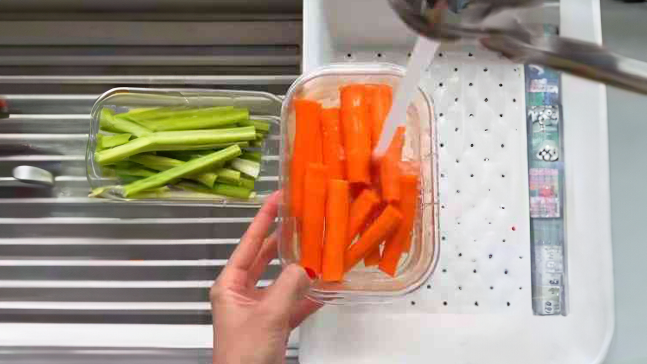 How I Clean and Organize My Fridge