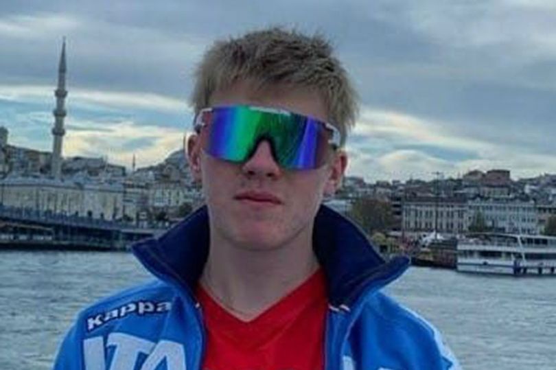 Runner 'dies for 90 minutes' mid-marathon but miraculously brought back ...