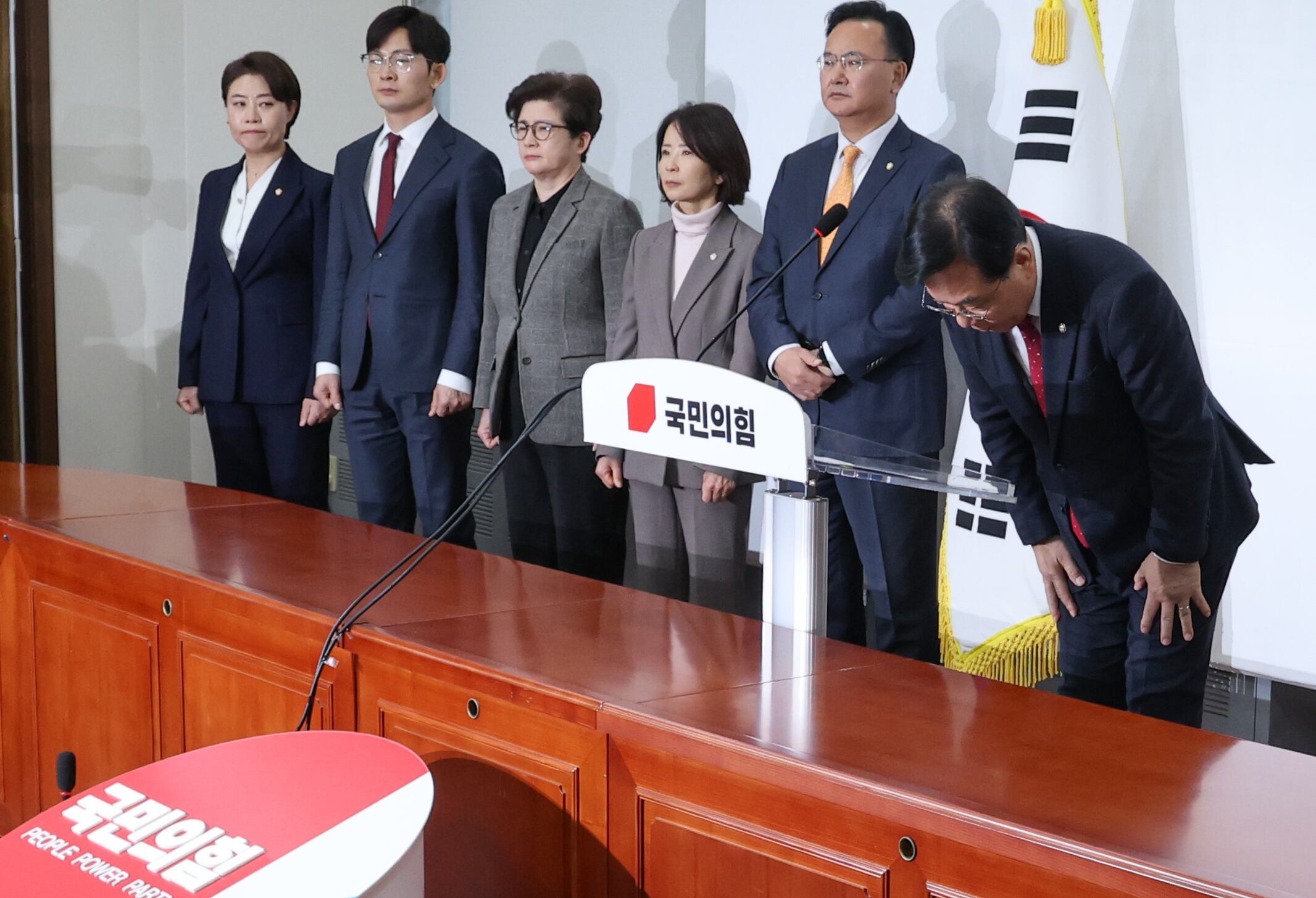 People Power Party divided over martial law apology