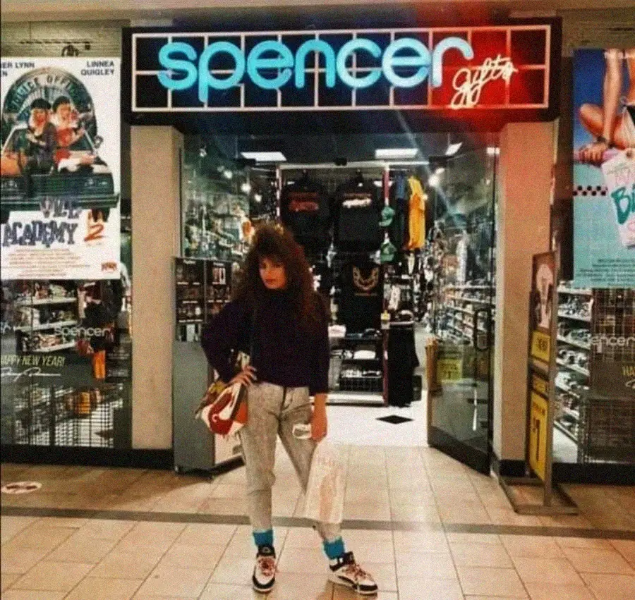 20 Vintage Mall Photos That Smell Like Pretzels and Neon (1970s–1990s)