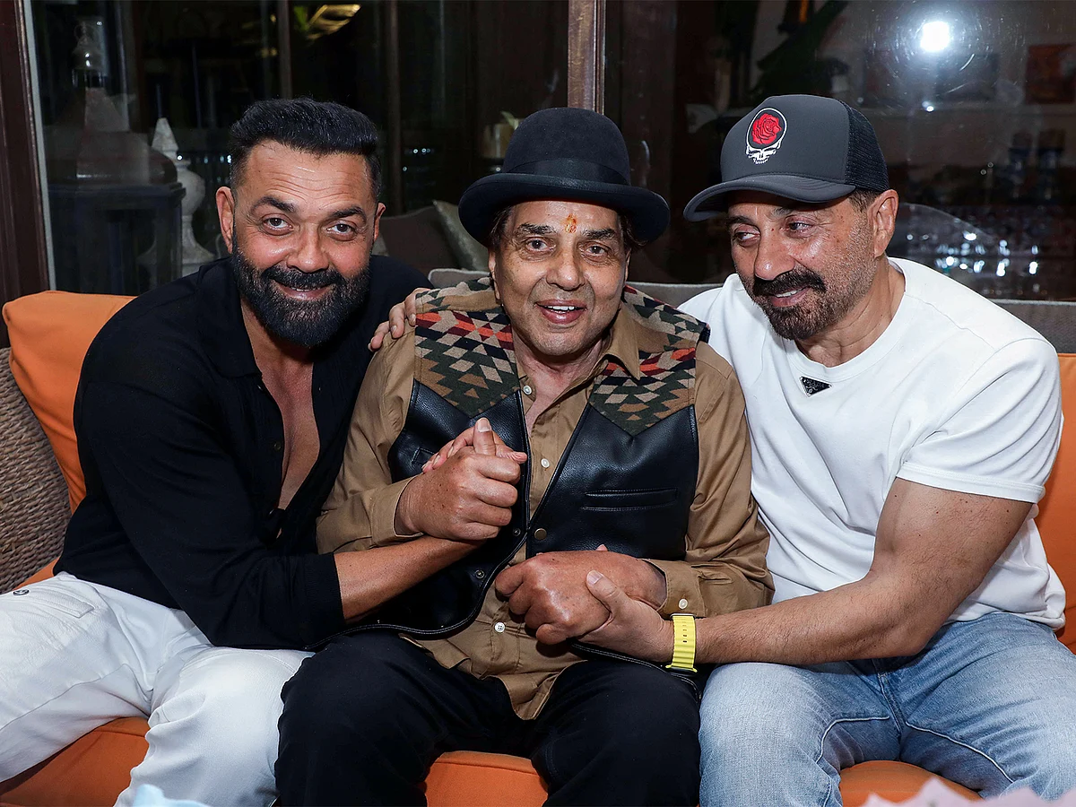 Deol family performs Dharmendra's last rites, immerse ashes in Ganga