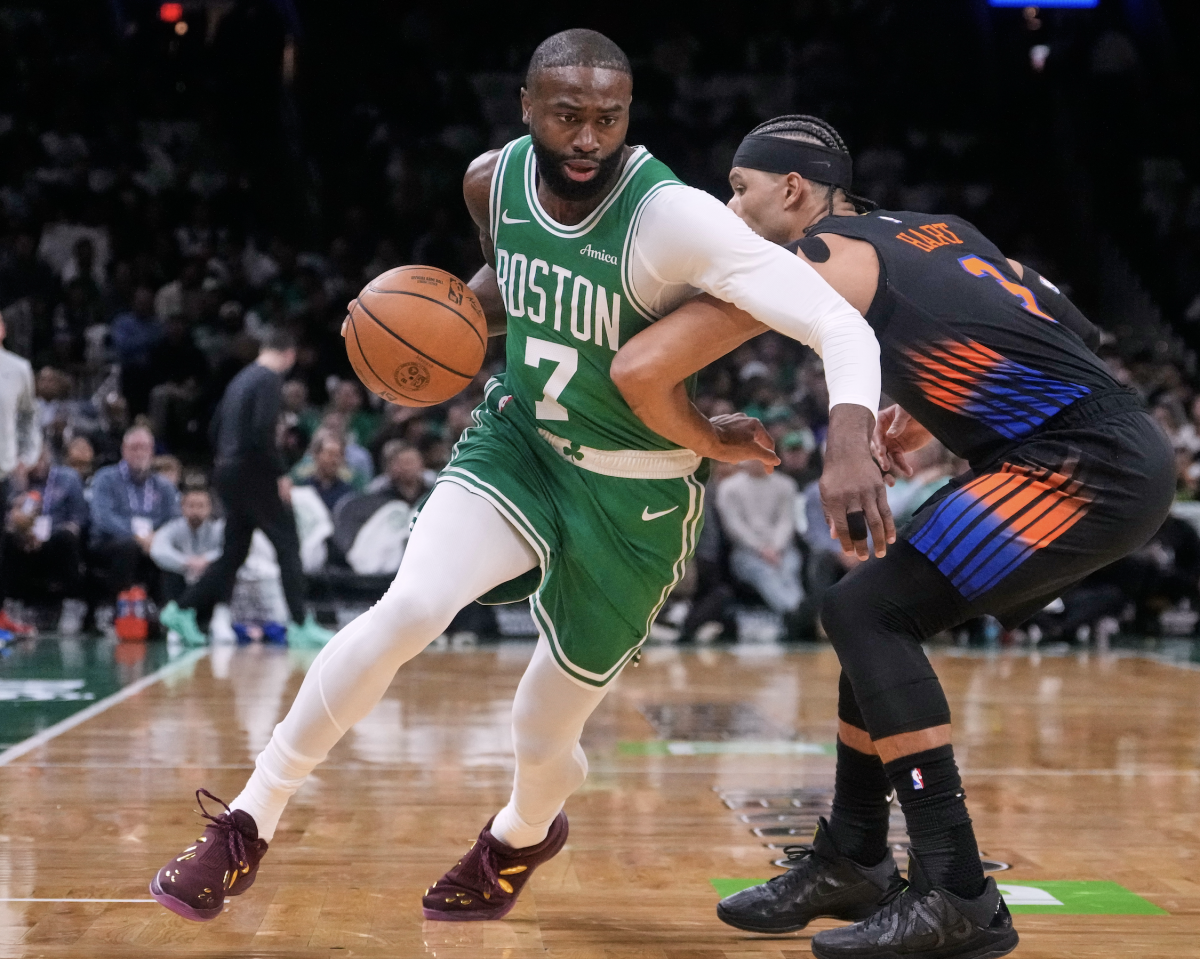 Brown scores 42 as Celtics hold off Knicks