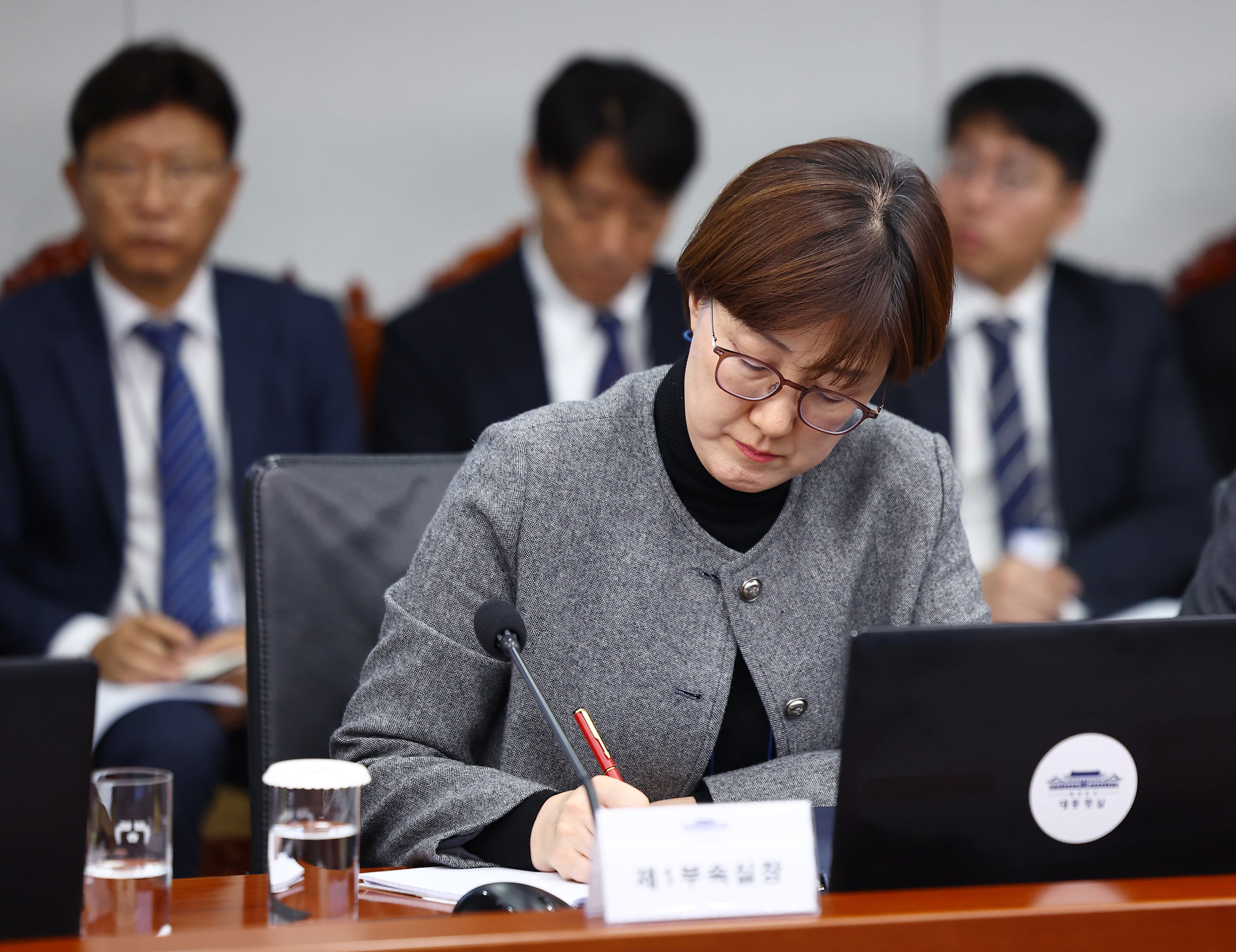 Editorial: ‘Hoon-sik’ and ‘Hyun-ji’ reveal how the administration operates