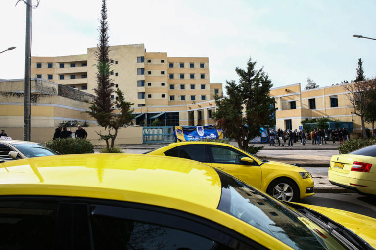 Ταξί: Έκτακτη μοτοπορεία προς τη Βουλή – Παρατείνεται μέχρι την ...