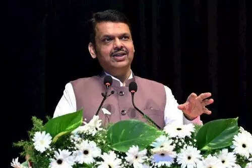 Mumbai: Fadnavis and Raut’s Warm Greeting At Wedding Sparks Buzz in ...