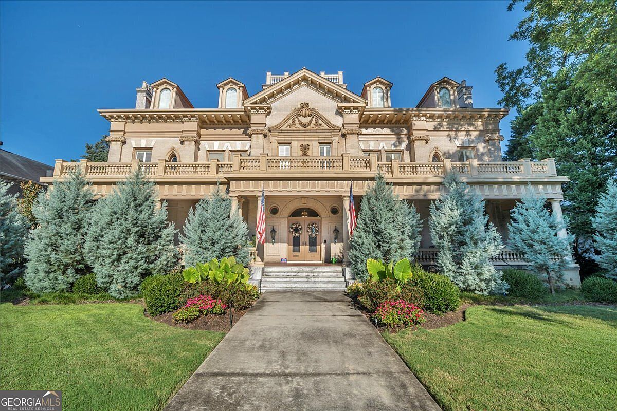 Grandeur of the 1901 McCaw/Massee Estate in Macon, Georgia, With an ...