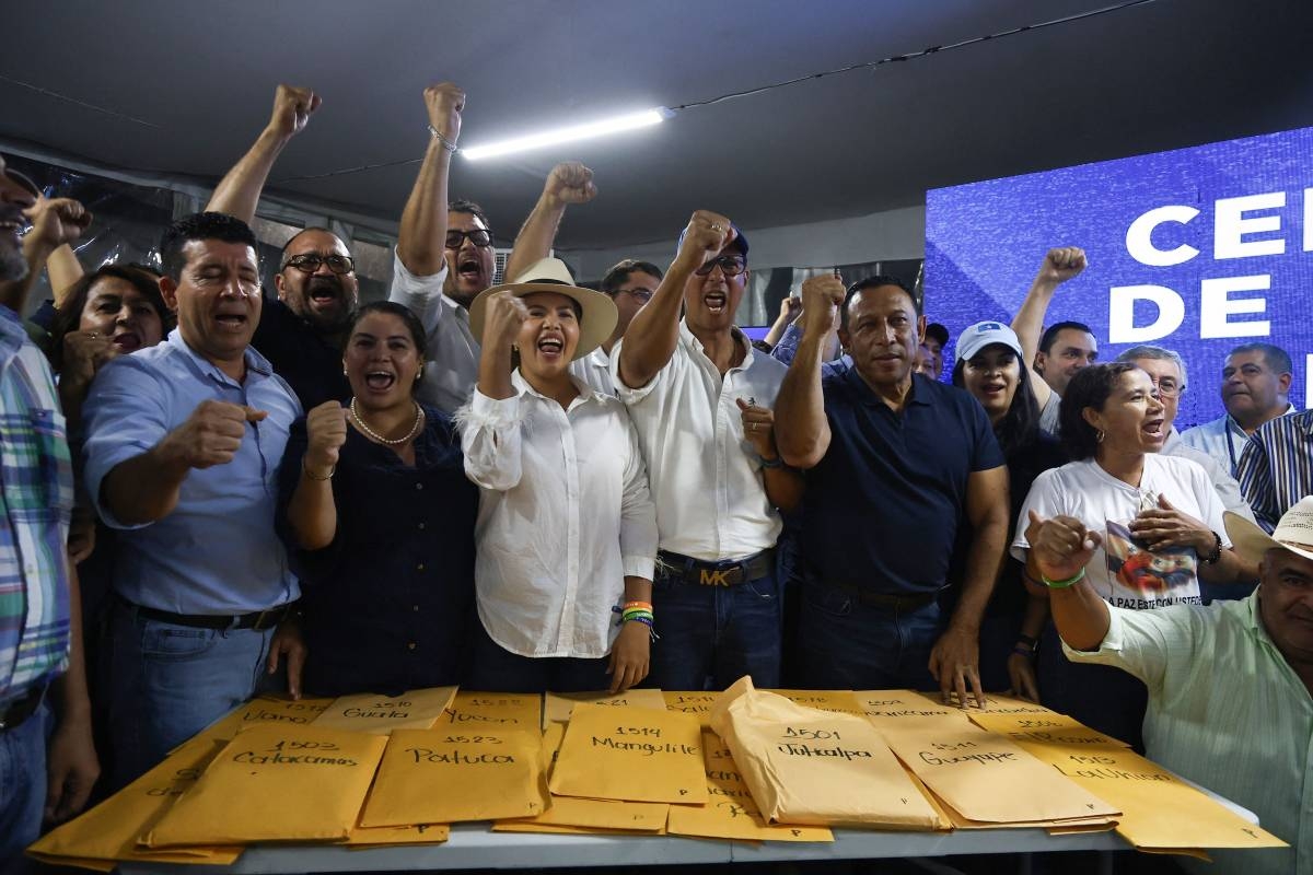 Honduras vote count to respect people’s will