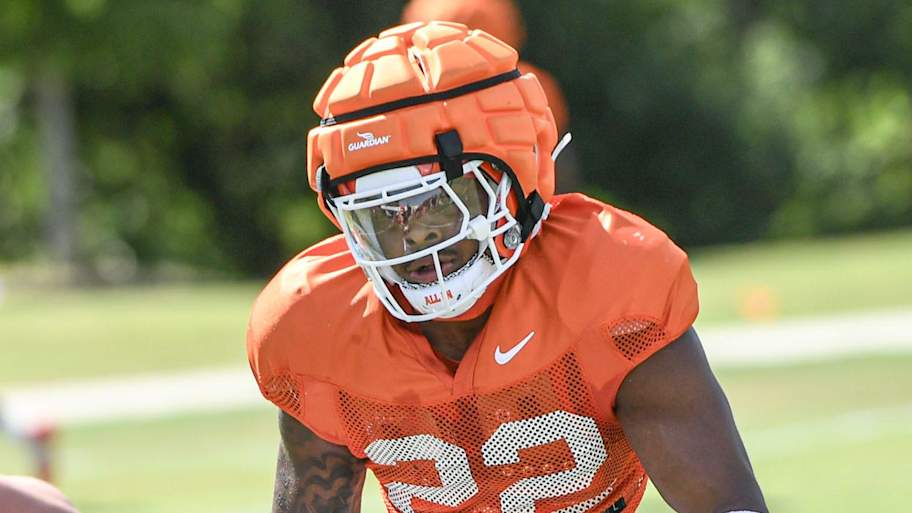 Clemson Linebacker Expected To Transfer