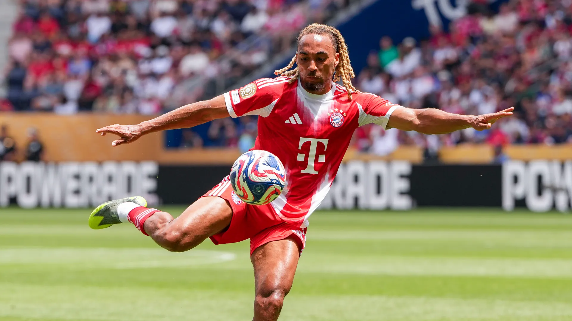 Sacha Boey kommt nicht voran: In England nimmt man den FC Bayern aufs ...