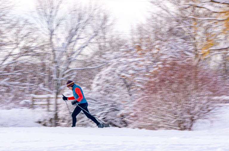 Despite warm temperatures, rain Milwaukee area ski hills remain open