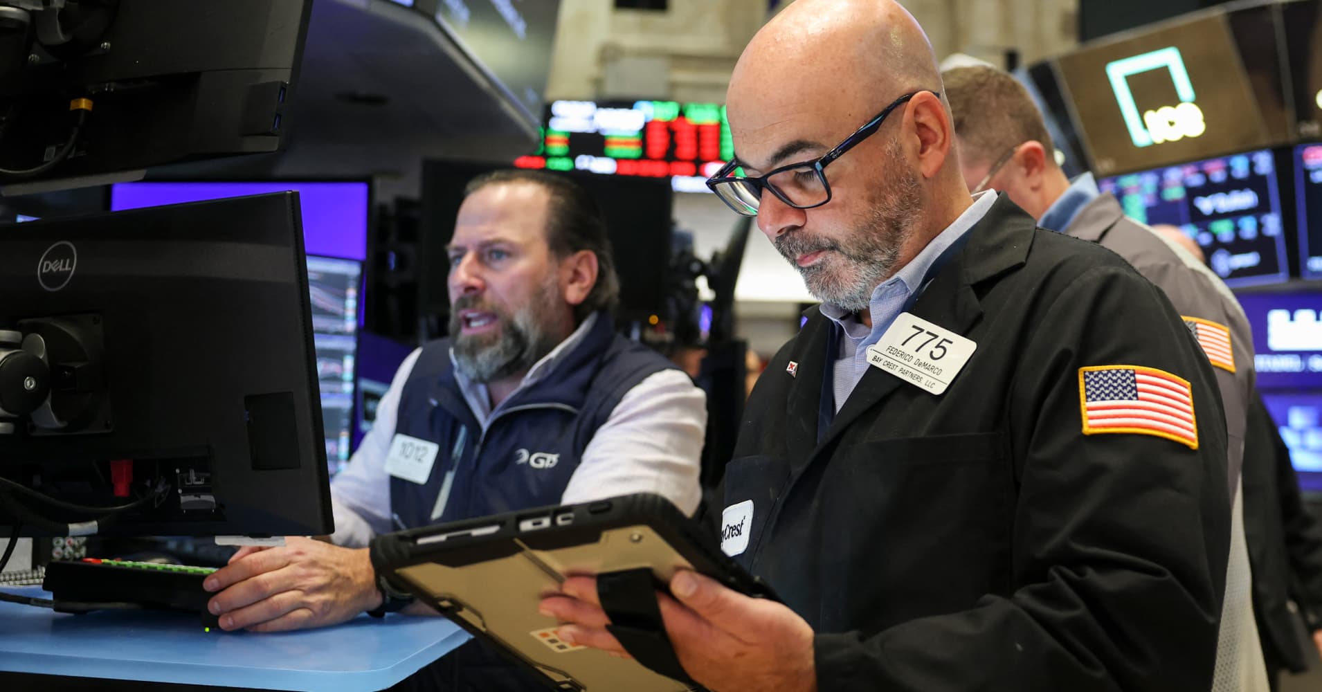 10-year Treasury yield moves lower after surprise decline in private ...