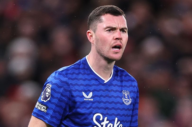 David Moyes provides Michael Keane update as Everton defender 'played ...