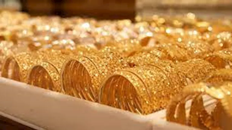 سعر الذهب اليوم في مصر ينخفض بمنتصف التعاملات