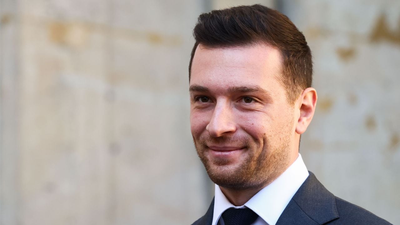 Jordan Bardella visé par un œuf : ce vieux tweet qui embarrasse le RN