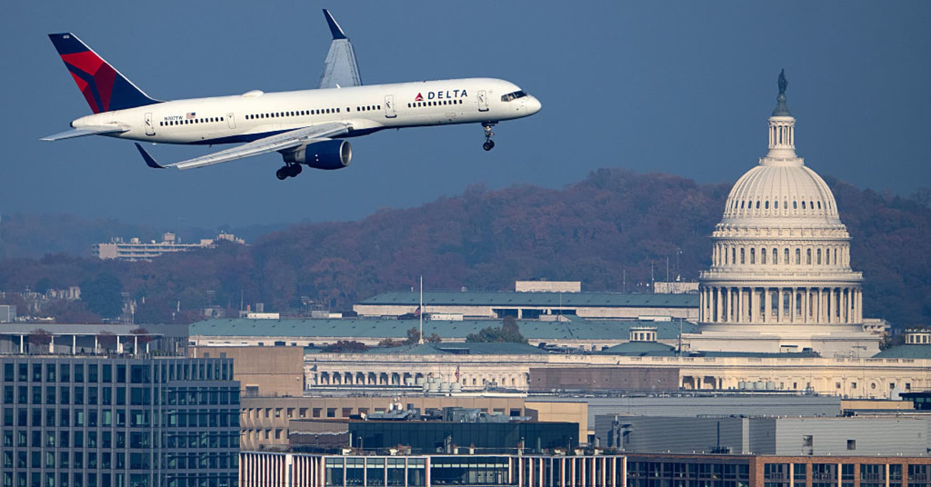 Delta says government shutdown cost it $200 million, but forecasts ...