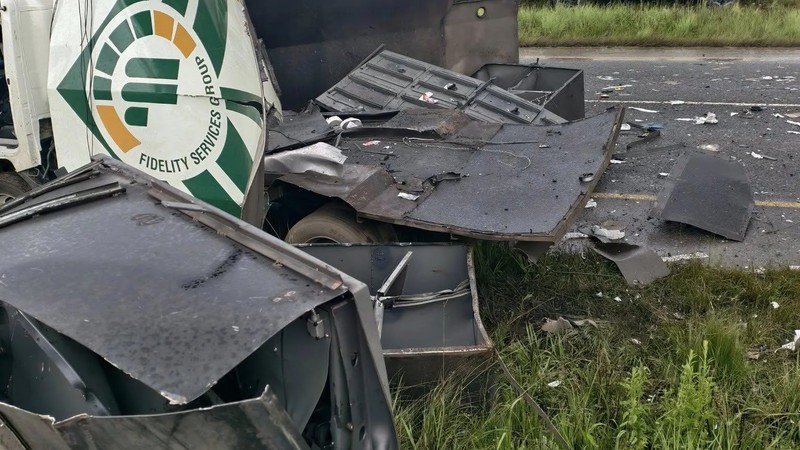 Daring cash heist on R617 as suspects flee with money and firearms