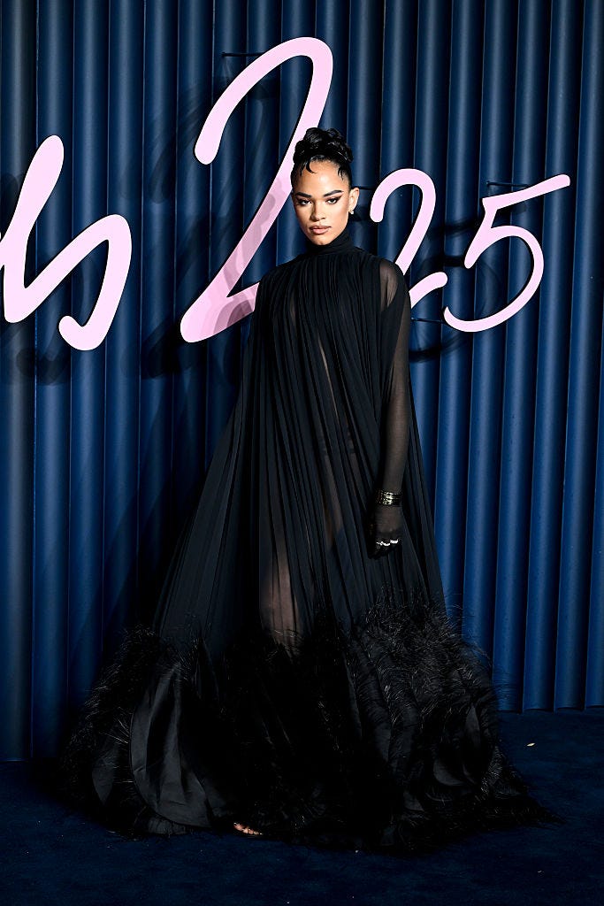 Every Standout Look On The 2025 Fashion Awards Blue Carpet + The ...