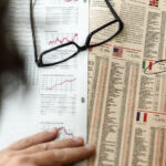 Hon har fyra miljoner på kontot – vad ska hon göra nu?