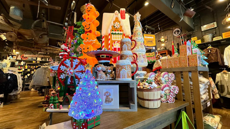 10 Best Holiday Decor Items To Snag From Cracker Barrel