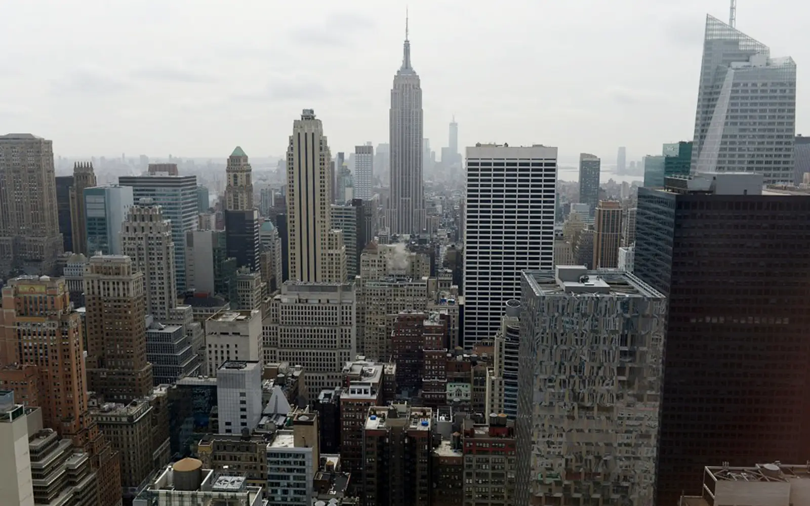 US private sector lost 32,000 jobs last month in surprise drop