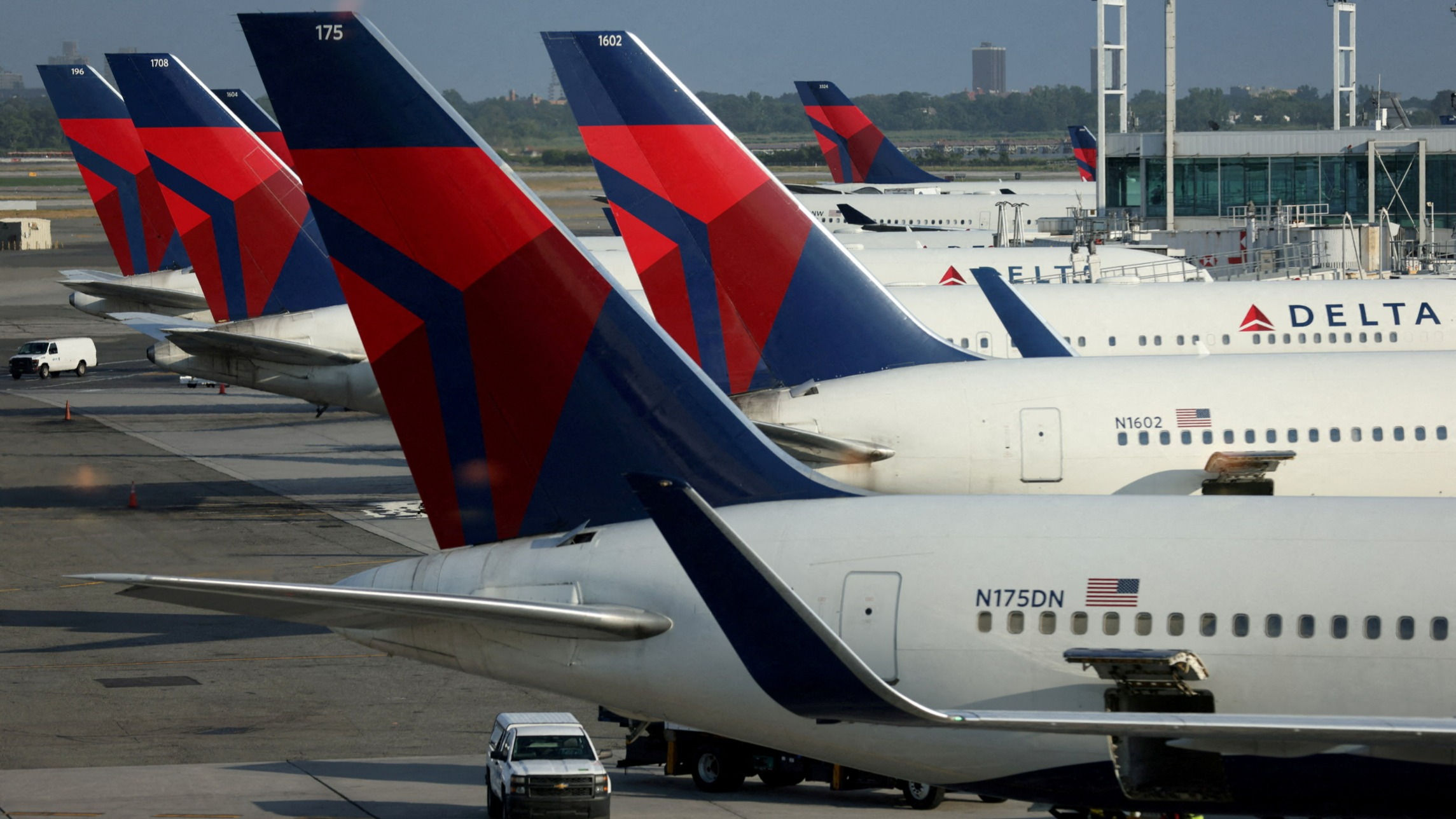 Delta Air Lines warns of $200mn hit to profit from government shutdown