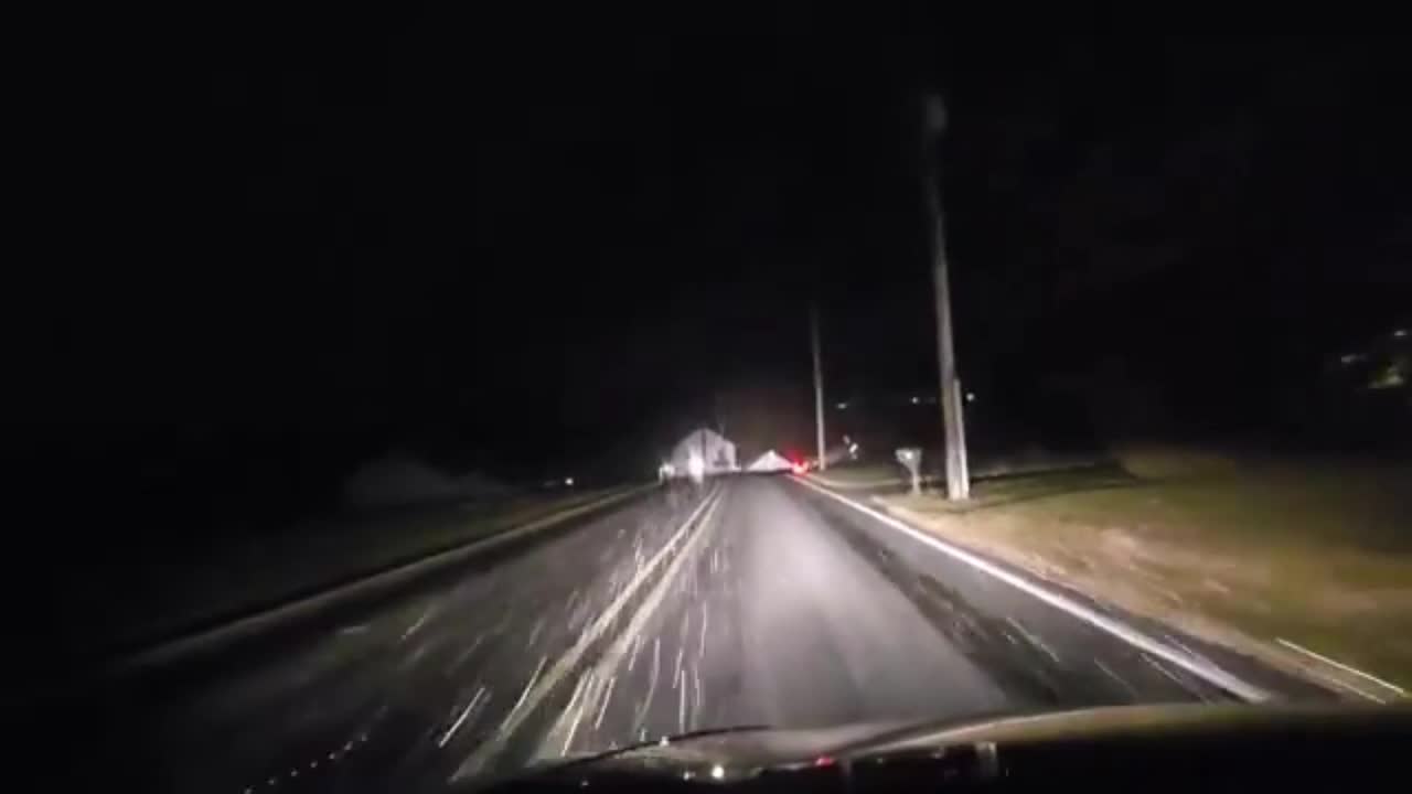 Heavy snow begins to fall in Elizabethtown, Pennsylvania, USA