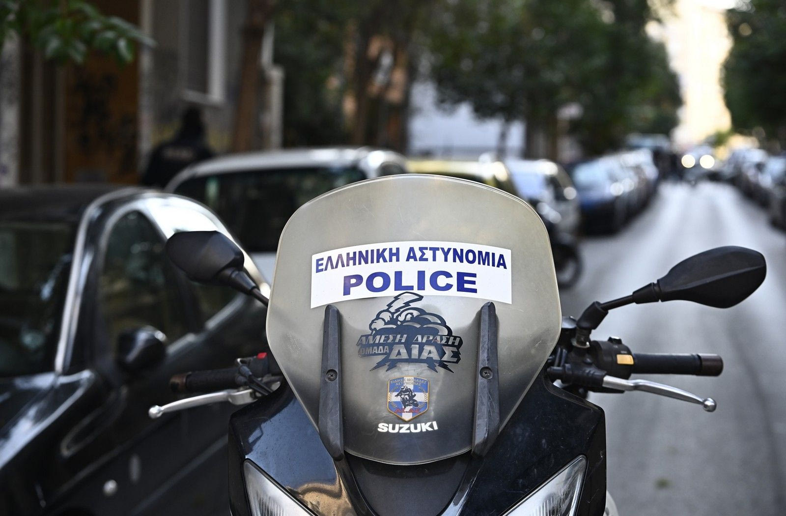 Άγιος Δημήτριος: Προσποιήθηκε τον αστυνομικό και λήστεψε 33χρονο σε ...
