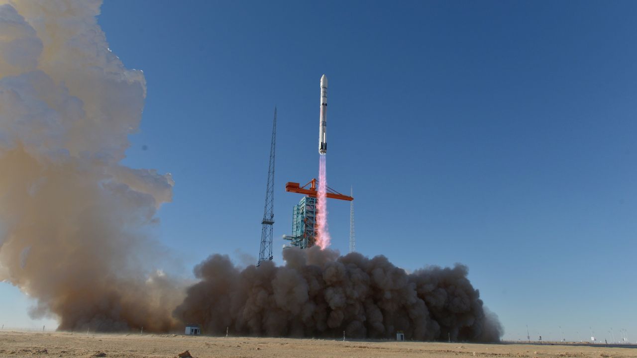 China's 1st reusable rocket explodes in dramatic fireball during ...