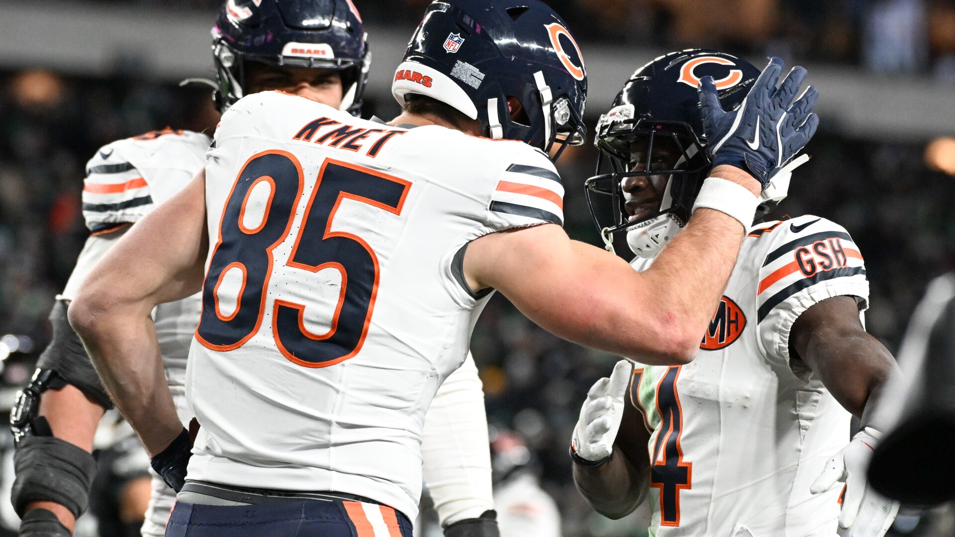 Bears vs. Packers prediction: Odds, expert picks, QB matchup, injury ...