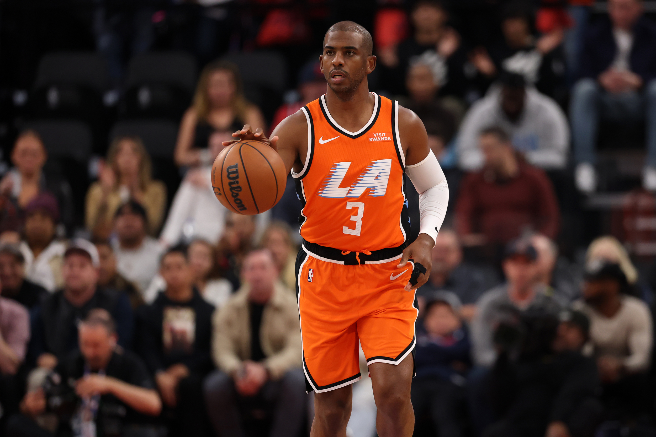 Chris Paul remains a potential fit for Phoenix Suns after Clippers blow up