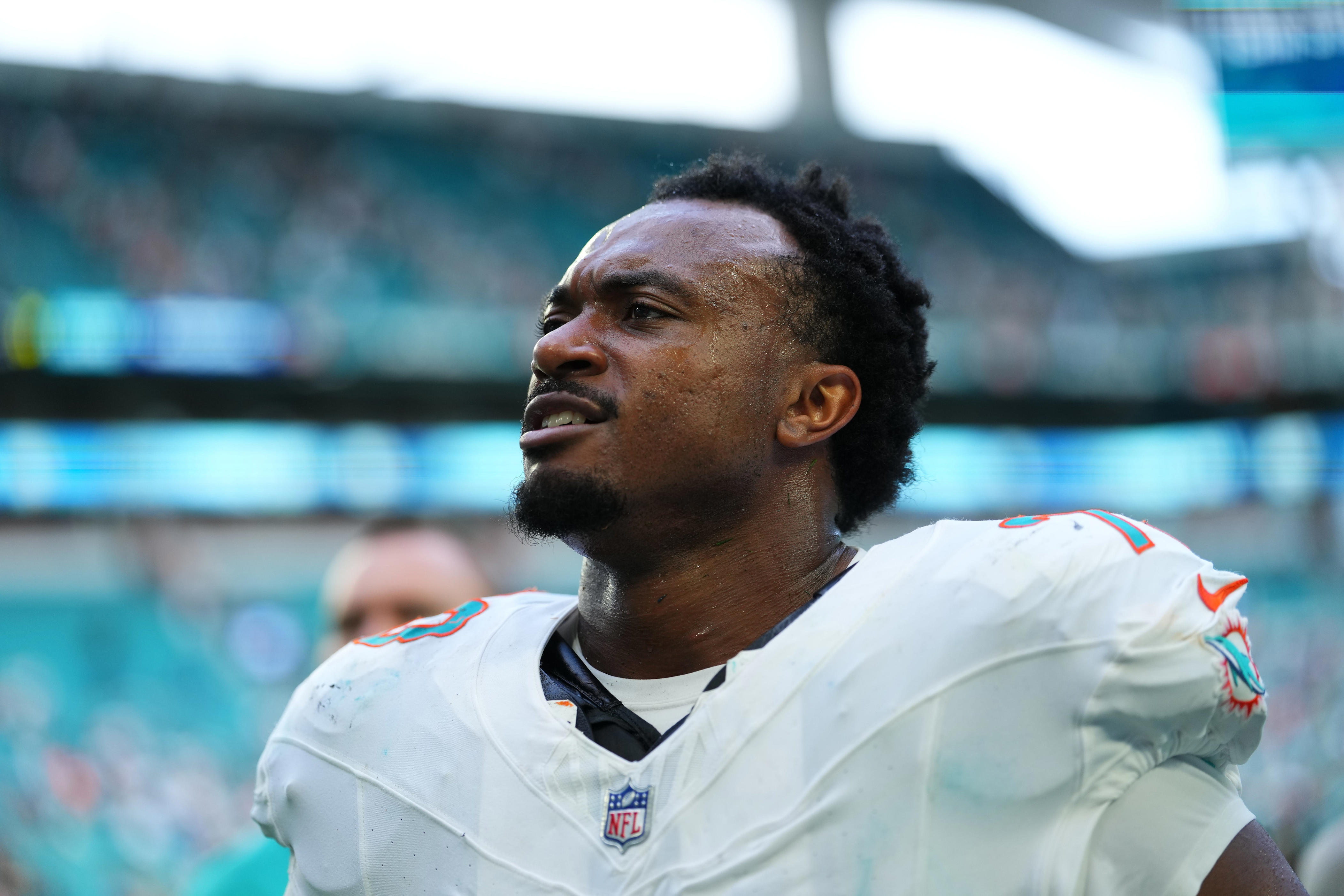 Miami Dolphins' Austin Jackson plays through 'turf toe realm' pain