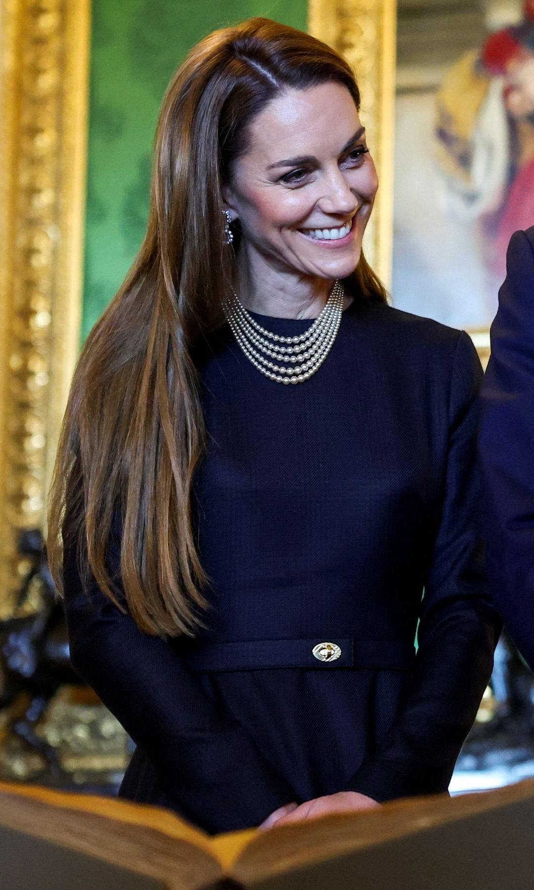 Tocado con flechas y pendientes de zafiros: Kate Middleton recupera el ...