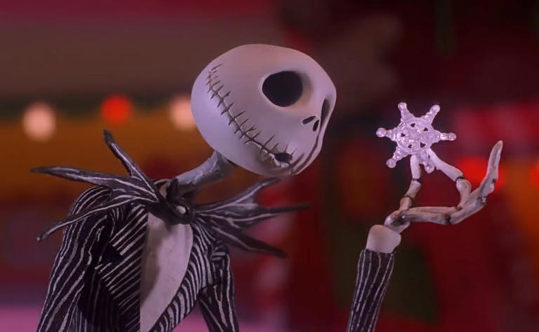 16 Behind the Scenes Facts from the Most Beloved Christmas Films