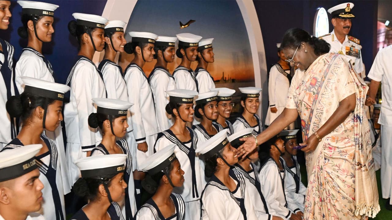 Indian Navy's operational prowess on display at Thiruvananthapuram