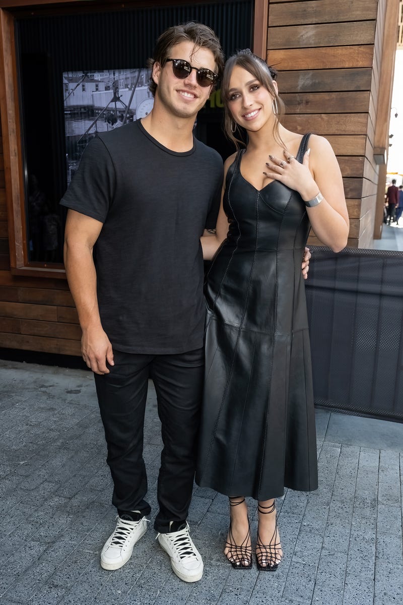 Inside Tate McRae’s Dating History, From an Early-Career Relationship ...
