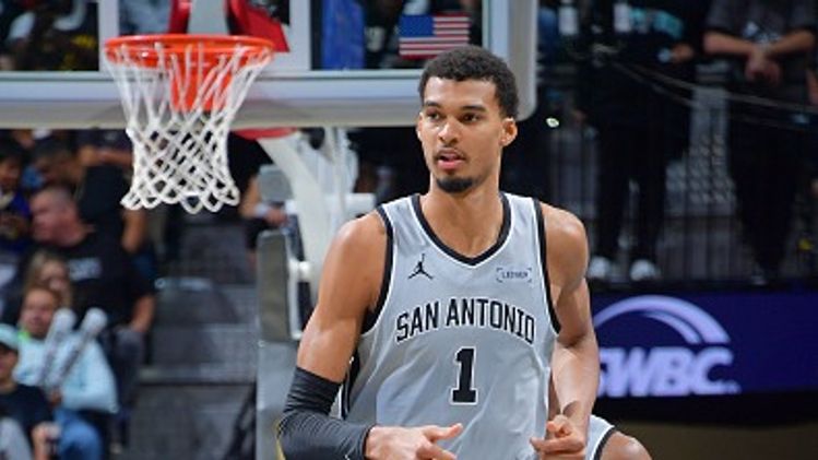 Victor Wembanyama injury report: Spurs coach issues warning to Lakers ...