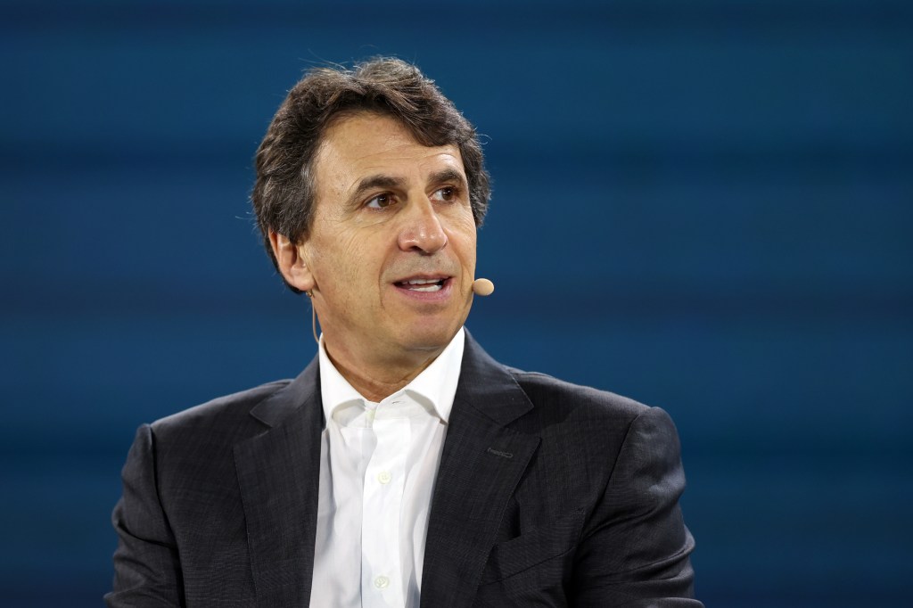 Apollo CEO Marc Rowan declares NYC mayor-elect Mamdani is 'enemy' of ...