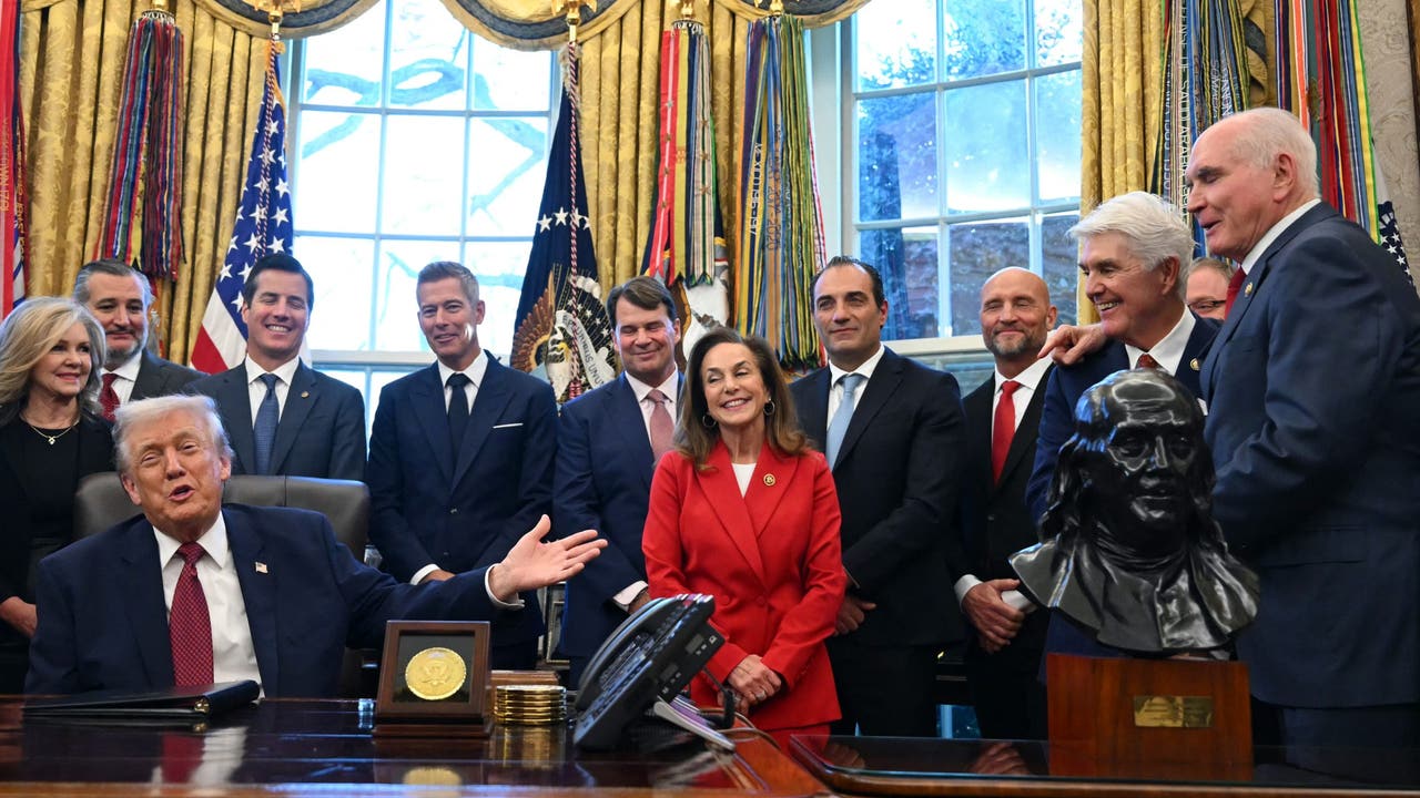 Trump auto industry plan announced, scuttling Biden era mileage ...